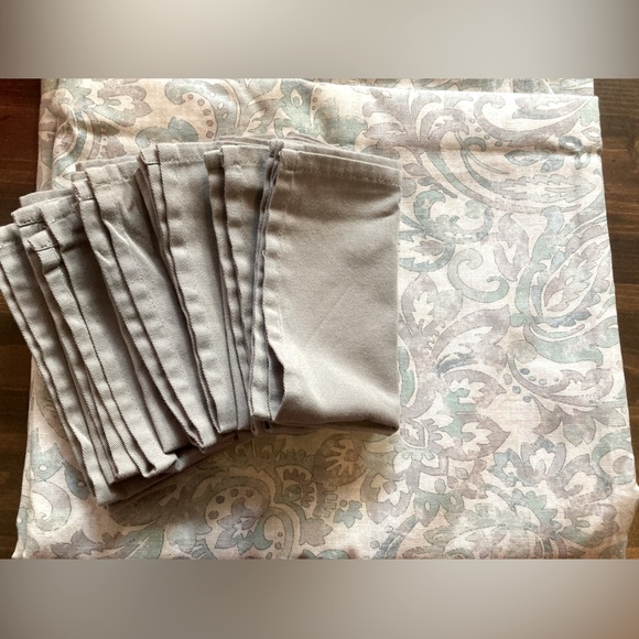 tabitha webb | Dining | Tabitha Webb Paisley Tablecloth 6 Napkins ...